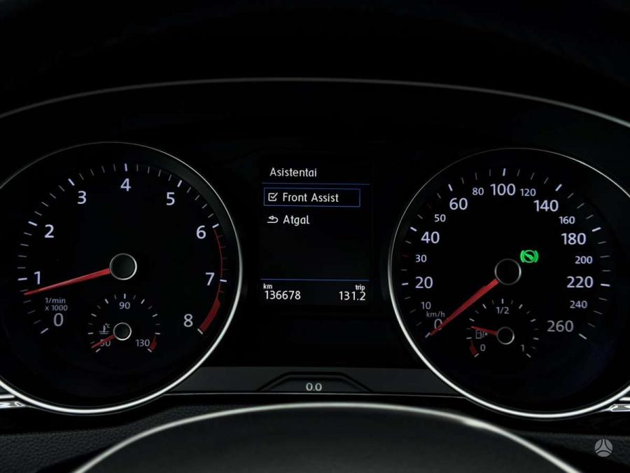 Black Volkswagen Passat 2017 in Vilnius, with an engine capacity of 1.40 L and mileage of 137 thousand km for 10499 €, photo 30 on AUTOMOTO.COM.LV