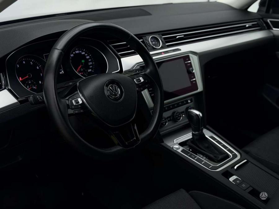 Melns Volkswagen Passat 2017 Viļņa, ar dzinēja tilpumu 1.40 L un nobraukumu 137 tūkst. km par 10499 €, foto 10 vietnē AUTOMOTO.COM.LV