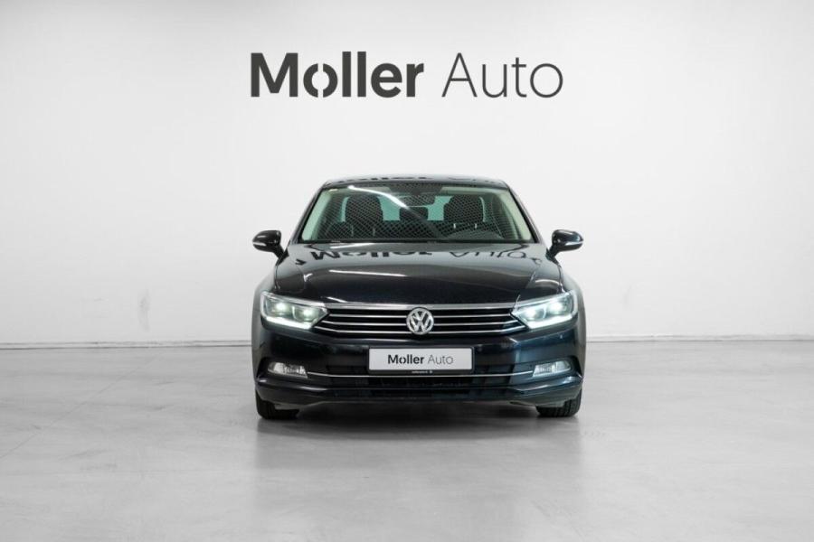 Black Volkswagen Passat 2017 in Vilnius, with an engine capacity of 1.40 L and mileage of 185 thousand km for 11500 €, photo 6 on AUTOMOTO.COM.LV
