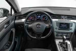 Black Volkswagen Passat 2017 in Vilnius, with an engine capacity of 1.40 L and mileage of 185 thousand km for 11500 €, photo 10 on AUTOMOTO.COM.LV