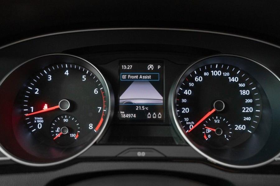 Black Volkswagen Passat 2017 in Vilnius, with an engine capacity of 1.40 L and mileage of 185 thousand km for 11500 €, photo 11 on AUTOMOTO.COM.LV
