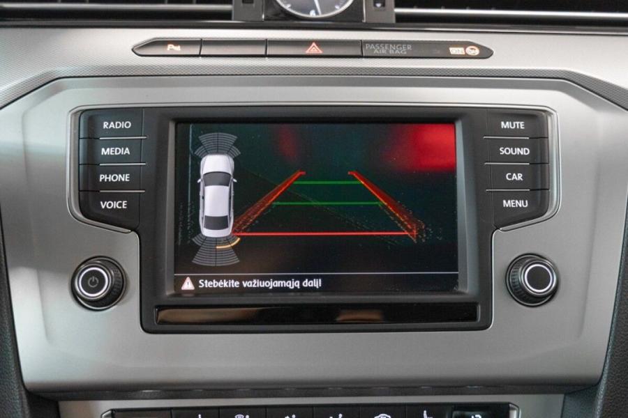 Black Volkswagen Passat 2017 in Vilnius, with an engine capacity of 1.40 L and mileage of 185 thousand km for 11500 €, photo 12 on AUTOMOTO.COM.LV