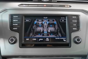 Black Volkswagen Passat 2017 in Vilnius, with an engine capacity of 1.40 L and mileage of 185 thousand km for 11500 €, photo 14 on AUTOMOTO.COM.LV