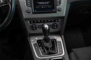 Black Volkswagen Passat 2017 in Vilnius, with an engine capacity of 1.40 L and mileage of 185 thousand km for 11500 €, photo 16 on AUTOMOTO.COM.LV
