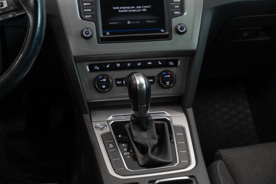 Black Volkswagen Passat 2017 in Vilnius, with an engine capacity of 1.40 L and mileage of 185 thousand km for 11500 €, photo 16 on AUTOMOTO.COM.LV