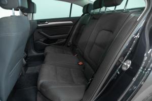 Black Volkswagen Passat 2017 in Vilnius, with an engine capacity of 1.40 L and mileage of 185 thousand km for 11500 €, photo 17 on AUTOMOTO.COM.LV