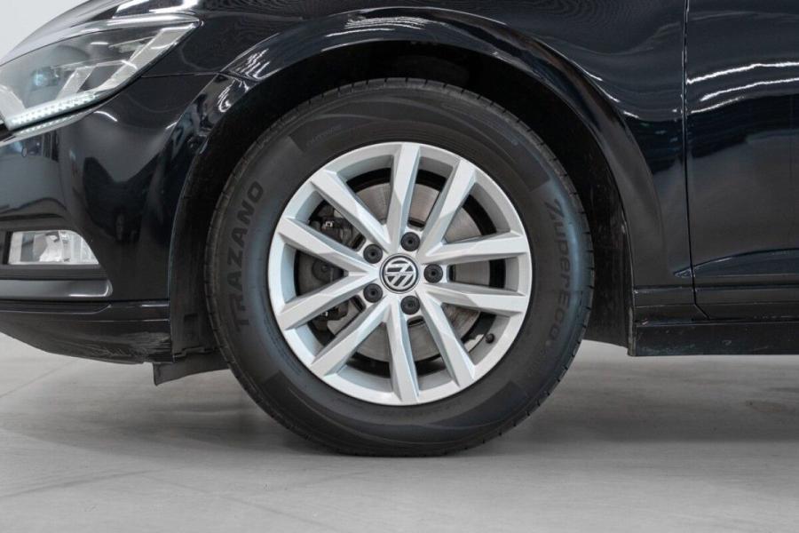 Black Volkswagen Passat 2017 in Vilnius, with an engine capacity of 1.40 L and mileage of 185 thousand km for 11500 €, photo 20 on AUTOMOTO.COM.LV