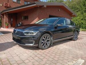Black Volkswagen Passat 2017 in Kaunas, with an engine capacity of 1.40 L and mileage of 108 thousand km for 15500 €, photo  on AUTOMOTO.COM.LV