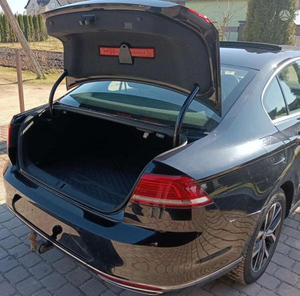 Black Volkswagen Passat 2017 in Kaunas, with an engine capacity of 1.40 L and mileage of 108 thousand km for 15500 €, photo 11 on AUTOMOTO.COM.LV