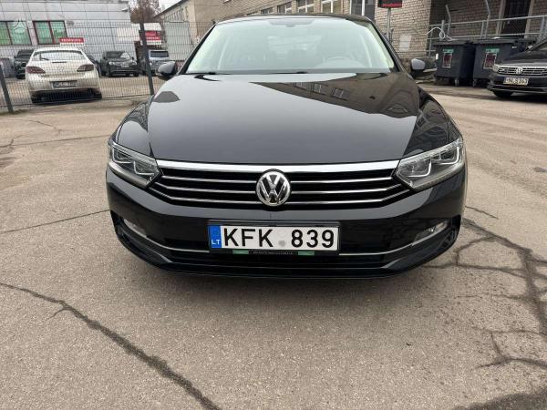 Black Volkswagen Passat 2018 in Vilnius, with an engine capacity of 1.40 L and mileage of 74 thousand km for 14977 €, photo 3 on AUTOMOTO.COM.LV