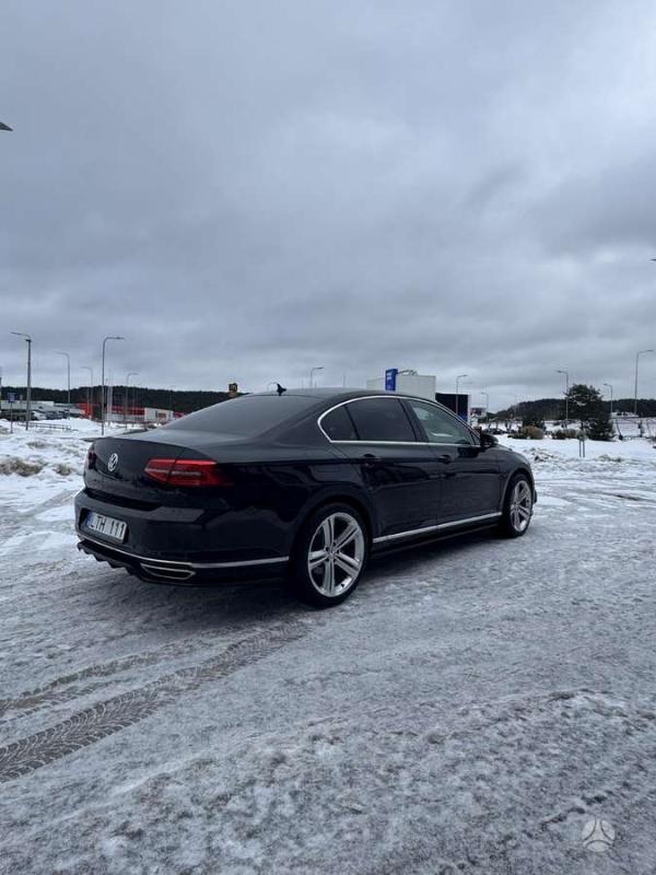 Black Volkswagen Passat 2018 in Vilnius, with an engine capacity of 1.97 L and mileage of 250 thousand km for 15000 €, photo 3 on AUTOMOTO.COM.LV