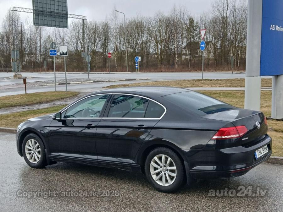 Black Volkswagen Passat 2018 in Tartu, with an engine capacity of 2.00 L and mileage of 225 thousand km for 12200 €, photo 5 on AUTOMOTO.COM.LV