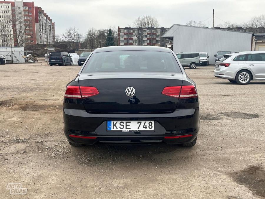 Melns Volkswagen Passat 2018 Klaipėda, ar dzinēja tilpumu 2.00 L un nobraukumu 93 tūkst. km par 16500 €, foto 7 vietnē AUTOMOTO.COM.LV