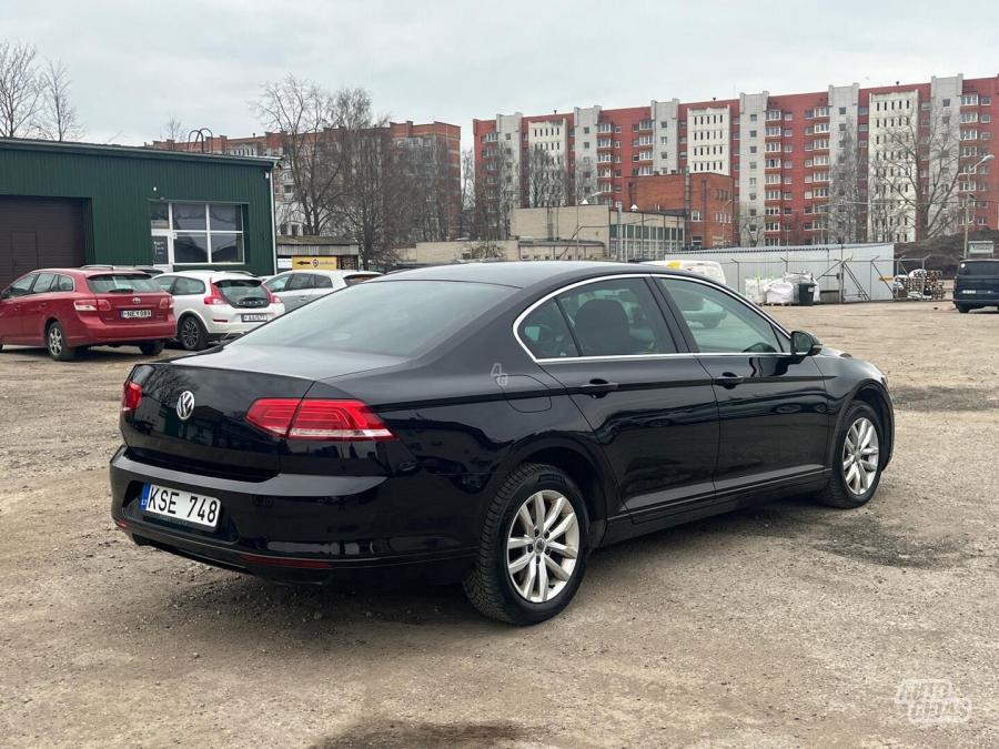 Melns Volkswagen Passat 2018 Klaipėda, ar dzinēja tilpumu 2.00 L un nobraukumu 93 tūkst. km par 16500 €, foto 8 vietnē AUTOMOTO.COM.LV