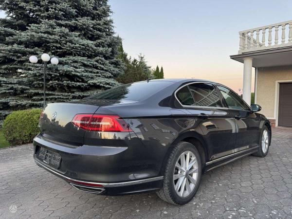Black Volkswagen Passat 2018 in Kaunas, with an engine capacity of 1.40 L and mileage of 104 thousand km for 12150 €, photo 6 on AUTOMOTO.COM.LV