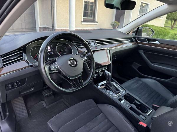 Black Volkswagen Passat 2018 in Kaunas, with an engine capacity of 1.40 L and mileage of 104 thousand km for 12150 €, photo 10 on AUTOMOTO.COM.LV