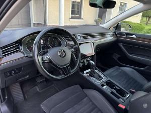 Black Volkswagen Passat 2018 in Kaunas, with an engine capacity of 1.40 L and mileage of 104 thousand km for 12150 €, photo 11 on AUTOMOTO.COM.LV