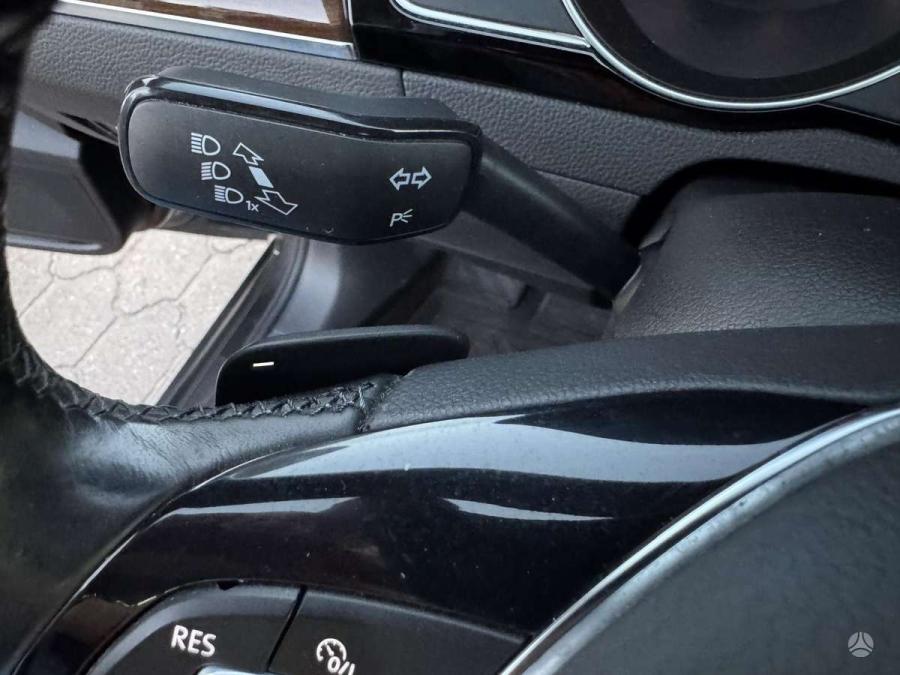 Black Volkswagen Passat 2018 in Kaunas, with an engine capacity of 1.40 L and mileage of 104 thousand km for 12150 €, photo 20 on AUTOMOTO.COM.LV