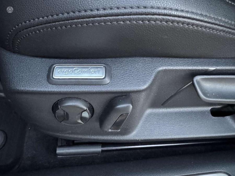 Black Volkswagen Passat 2018 in Kaunas, with an engine capacity of 1.40 L and mileage of 104 thousand km for 12150 €, photo 22 on AUTOMOTO.COM.LV