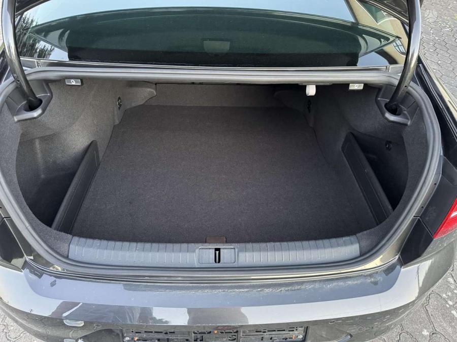 Black Volkswagen Passat 2018 in Kaunas, with an engine capacity of 1.40 L and mileage of 104 thousand km for 12150 €, photo 29 on AUTOMOTO.COM.LV