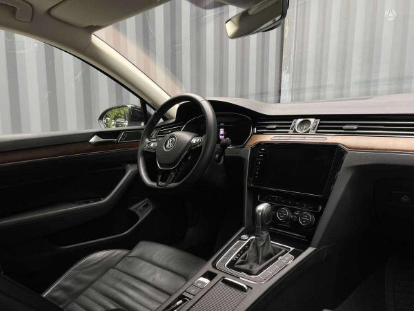 Melns Volkswagen Passat 2018 Viļņa, ar dzinēja tilpumu 1.97 L un nobraukumu 132 tūkst. km par 17500 €, foto 9 vietnē AUTOMOTO.COM.LV