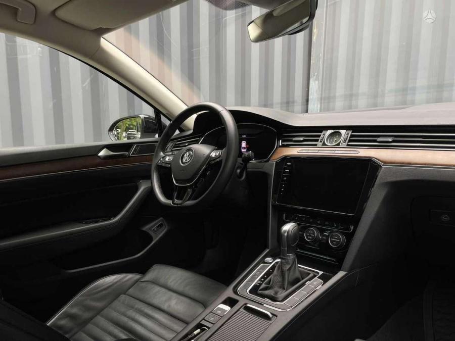 Melns Volkswagen Passat 2018 Viļņa, ar dzinēja tilpumu 1.97 L un nobraukumu 132 tūkst. km par 17500 €, foto 10 vietnē AUTOMOTO.COM.LV