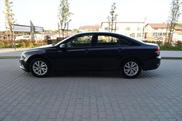 Volkswagen Passat 2018 in Vilnius on AUTOMOTO.COM.LV Black Volkswagen Passat 2018 in Vilnius, with an engine capacity of 1.40 L and mileage of 135 thousand km for 9750 €, photo 5 on AUTOMOTO.COM.LV