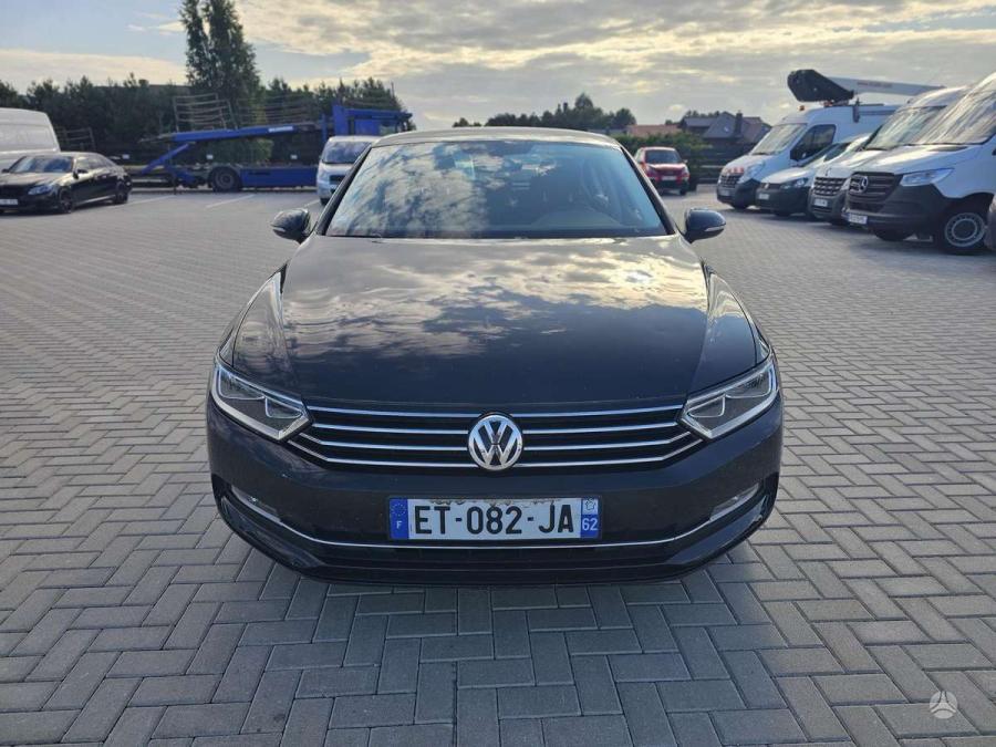 Black Volkswagen Passat 2018 in Taurage, with an engine capacity of 1.60 L and mileage of 289 thousand km for 7200 €, photo 3 on AUTOMOTO.COM.LV