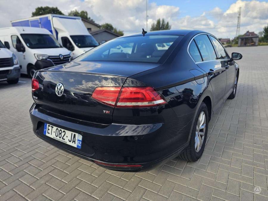 Black Volkswagen Passat 2018 in Taurage, with an engine capacity of 1.60 L and mileage of 289 thousand km for 7200 €, photo 7 on AUTOMOTO.COM.LV