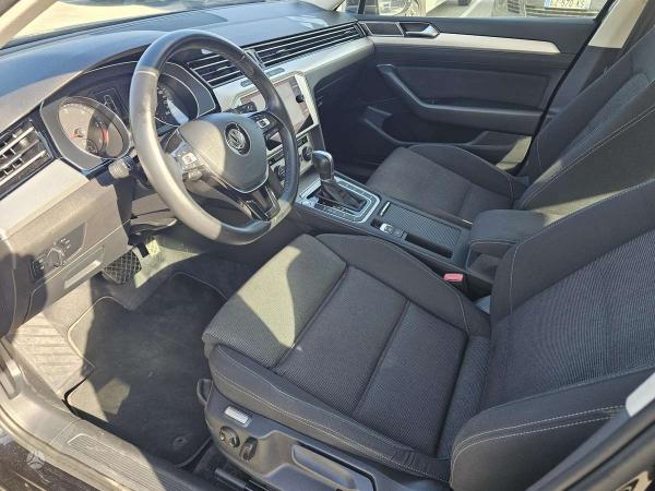 Black Volkswagen Passat 2018 in Taurage, with an engine capacity of 1.60 L and mileage of 289 thousand km for 7200 €, photo 9 on AUTOMOTO.COM.LV