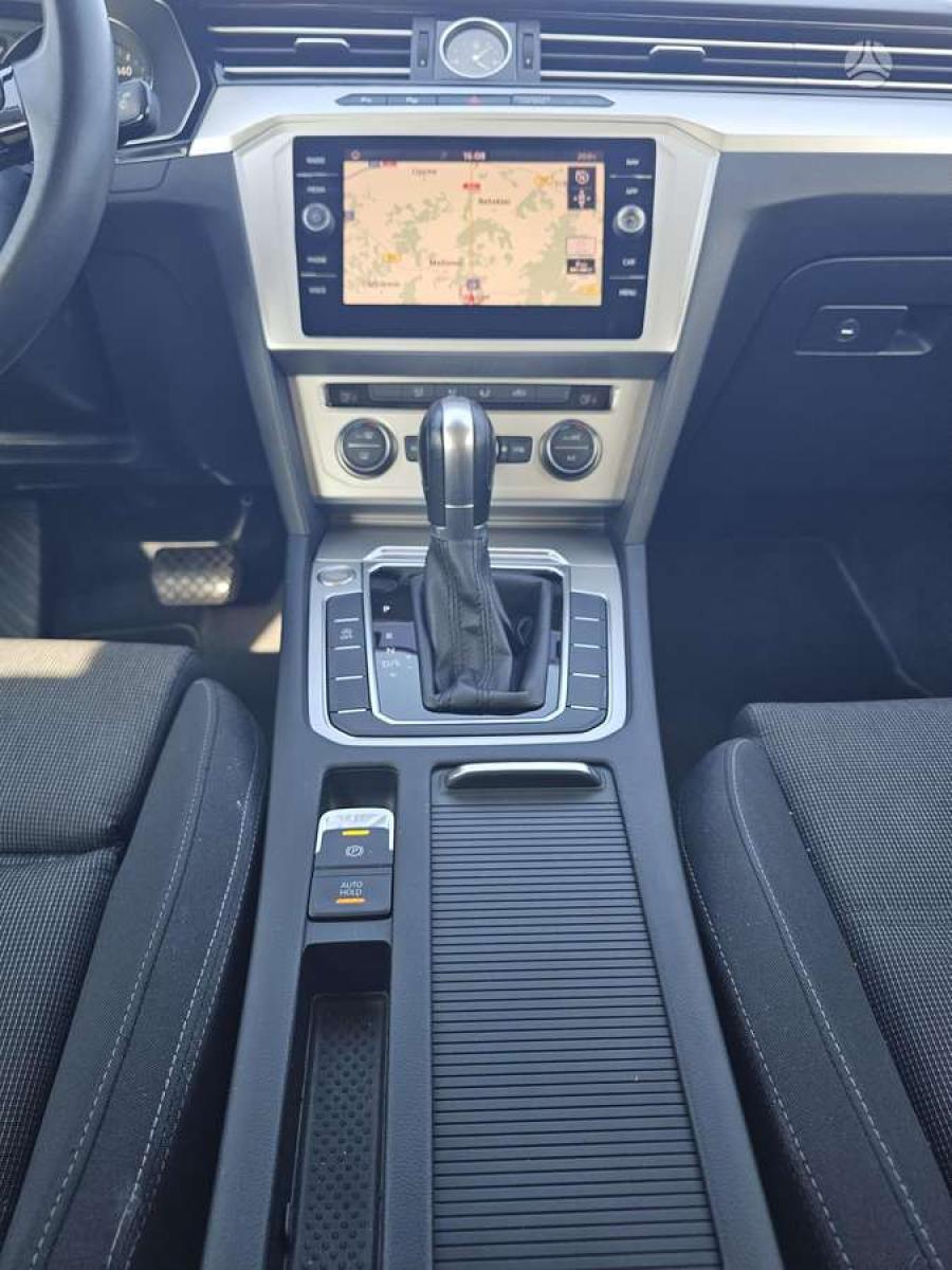 Black Volkswagen Passat 2018 in Taurage, with an engine capacity of 1.60 L and mileage of 289 thousand km for 7200 €, photo 12 on AUTOMOTO.COM.LV