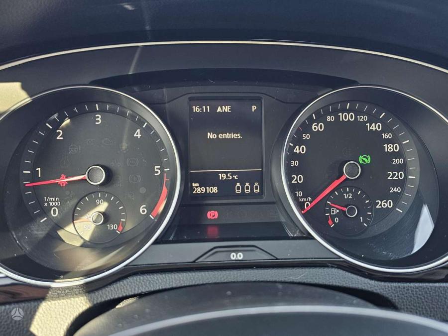 Black Volkswagen Passat 2018 in Taurage, with an engine capacity of 1.60 L and mileage of 289 thousand km for 7200 €, photo 13 on AUTOMOTO.COM.LV