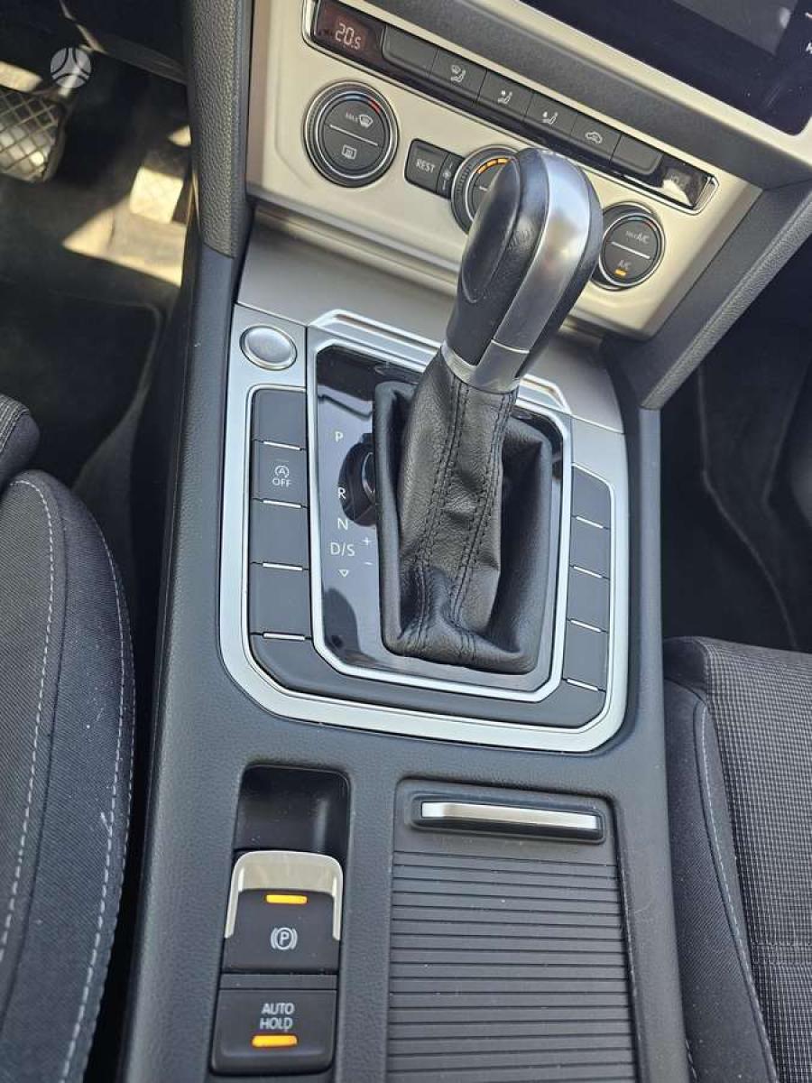 Black Volkswagen Passat 2018 in Taurage, with an engine capacity of 1.60 L and mileage of 289 thousand km for 7200 €, photo 14 on AUTOMOTO.COM.LV