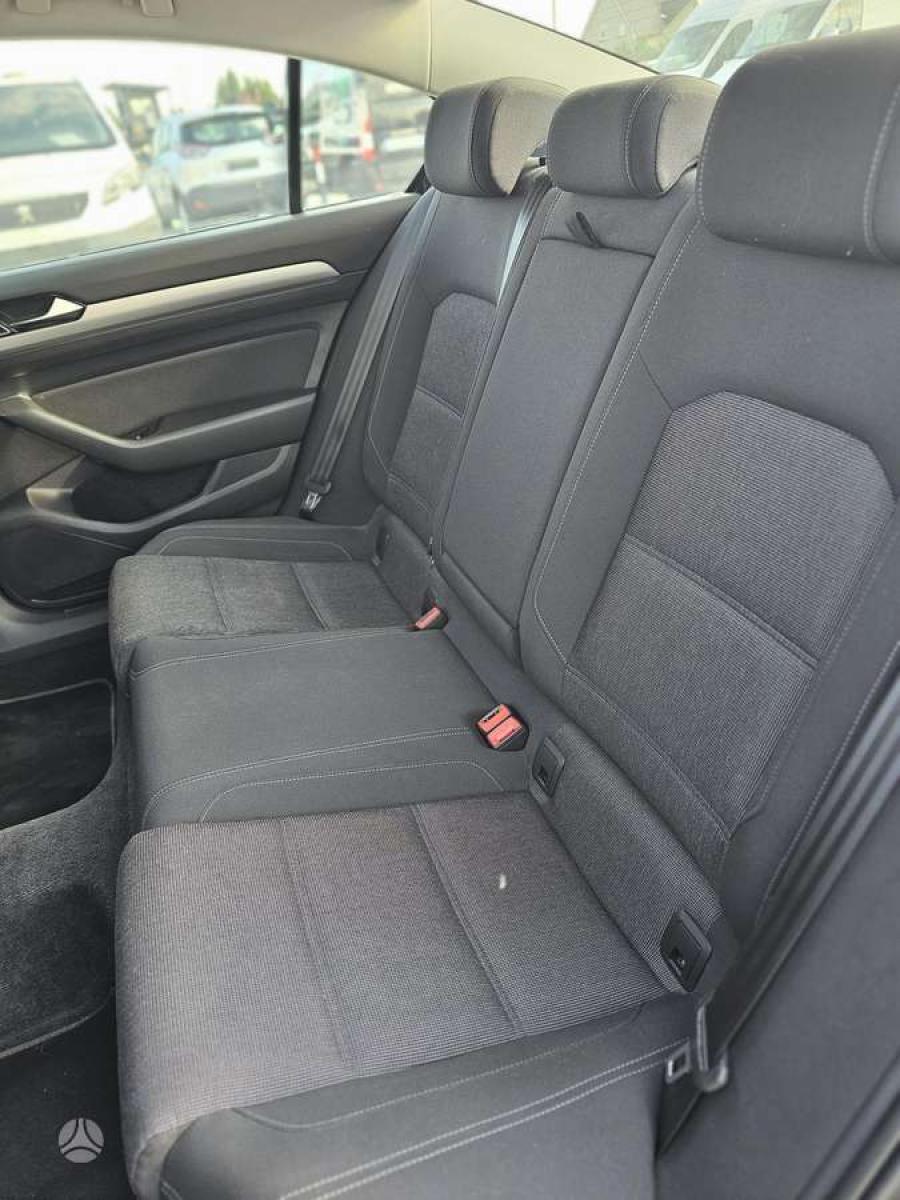 Black Volkswagen Passat 2018 in Taurage, with an engine capacity of 1.60 L and mileage of 289 thousand km for 7200 €, photo 18 on AUTOMOTO.COM.LV