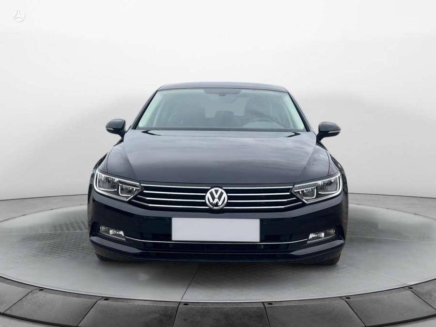 Melns Volkswagen Passat 2018 Klaipėda, ar dzinēja tilpumu 1.97 L un nobraukumu 98 tūkst. km par 14800 €, foto 3 vietnē AUTOMOTO.COM.LV