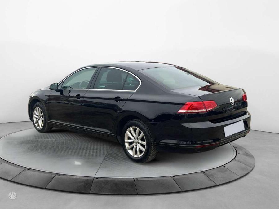 Melns Volkswagen Passat 2018 Klaipėda, ar dzinēja tilpumu 1.97 L un nobraukumu 98 tūkst. km par 14800 €, foto 6 vietnē AUTOMOTO.COM.LV