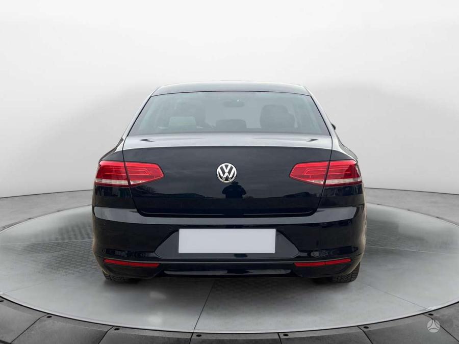 Melns Volkswagen Passat 2018 Klaipėda, ar dzinēja tilpumu 1.97 L un nobraukumu 98 tūkst. km par 14800 €, foto 7 vietnē AUTOMOTO.COM.LV