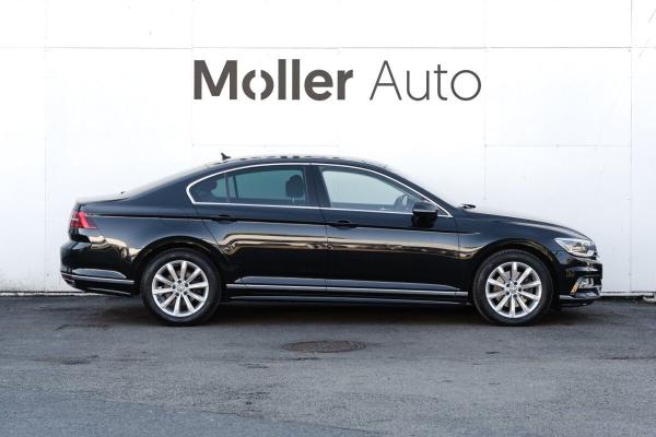 Black Volkswagen Passat 2018 in Riga, with an engine capacity of 2.00 L and mileage of 145 thousand km for 14900 €, photo 6 on AUTOMOTO.COM.LV