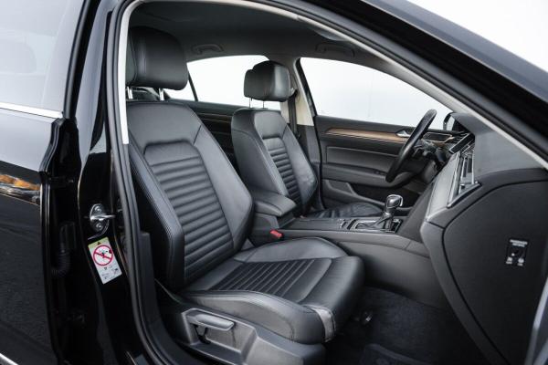 Black Volkswagen Passat 2018 in Riga, with an engine capacity of 2.00 L and mileage of 145 thousand km for 14900 €, photo 7 on AUTOMOTO.COM.LV
