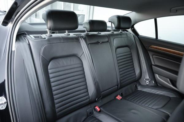 Black Volkswagen Passat 2018 in Riga, with an engine capacity of 2.00 L and mileage of 145 thousand km for 14900 €, photo 9 on AUTOMOTO.COM.LV