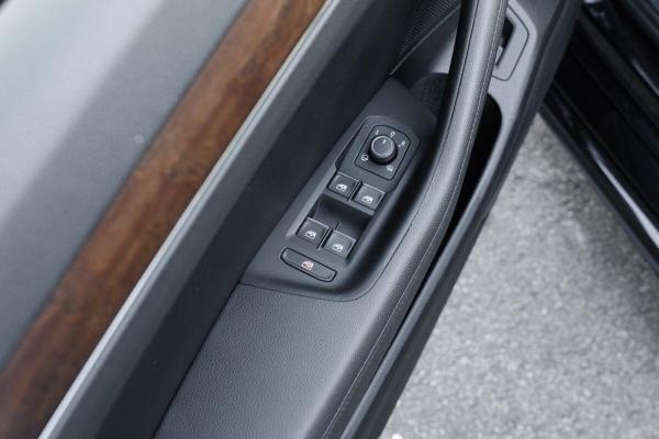 Black Volkswagen Passat 2018 in Riga, with an engine capacity of 2.00 L and mileage of 145 thousand km for 14900 €, photo 10 on AUTOMOTO.COM.LV