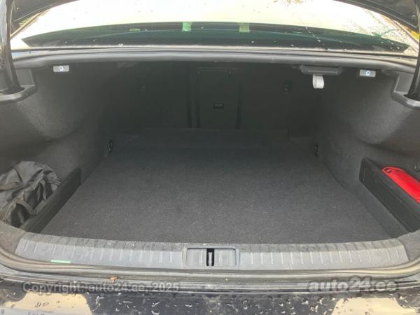 Black Volkswagen Passat 2019 in Tallinn, with an engine capacity of 1.50 L and mileage of 115 thousand km for 16900 €, photo 11 on AUTOMOTO.COM.LV