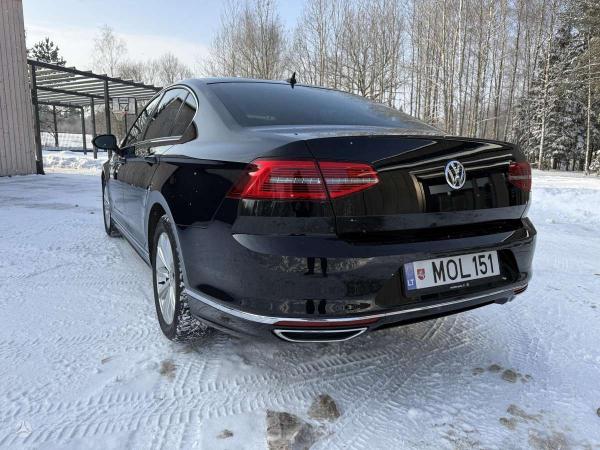 Black Volkswagen Passat 2019 in Vilnius, with an engine capacity of 1.97 L and mileage of 144 thousand km for 18300 €, photo 4 on AUTOMOTO.COM.LV