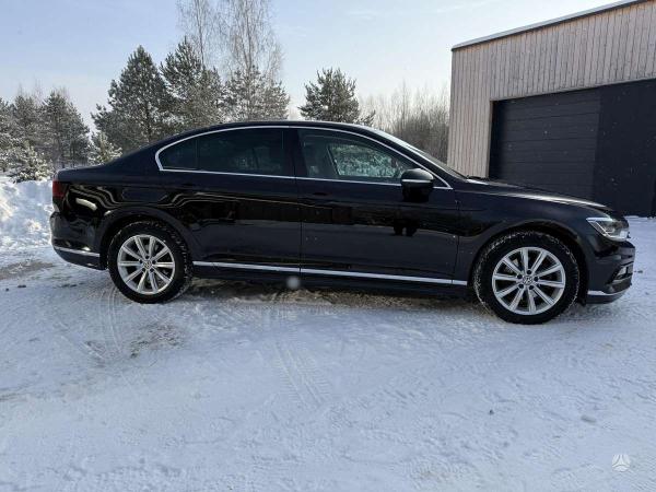 Black Volkswagen Passat 2019 in Vilnius, with an engine capacity of 1.97 L and mileage of 144 thousand km for 18300 €, photo 6 on AUTOMOTO.COM.LV