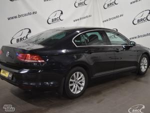 Black Volkswagen Passat 2019 in Riga, with an engine capacity of 1.50 L and mileage of 142 thousand km for 11500 €, photo 2 on AUTOMOTO.COM.LV