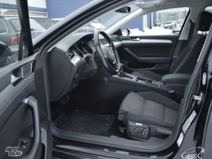 Black Volkswagen Passat 2019 in Riga, with an engine capacity of 1.50 L and mileage of 142 thousand km for 11500 €, photo 3 on AUTOMOTO.COM.LV