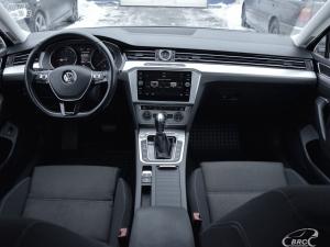 Black Volkswagen Passat 2019 in Riga, with an engine capacity of 1.50 L and mileage of 142 thousand km for 11500 €, photo 4 on AUTOMOTO.COM.LV