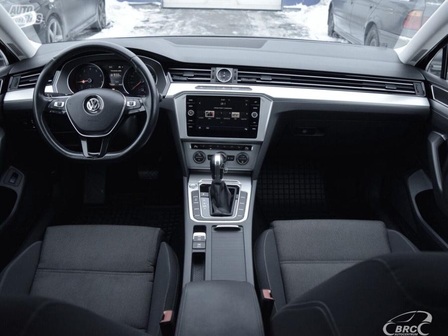 Black Volkswagen Passat 2019 in Riga, with an engine capacity of 1.50 L and mileage of 142 thousand km for 11500 €, photo 4 on AUTOMOTO.COM.LV