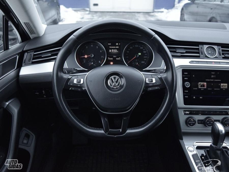Black Volkswagen Passat 2019 in Riga, with an engine capacity of 1.50 L and mileage of 142 thousand km for 11500 €, photo 11 on AUTOMOTO.COM.LV