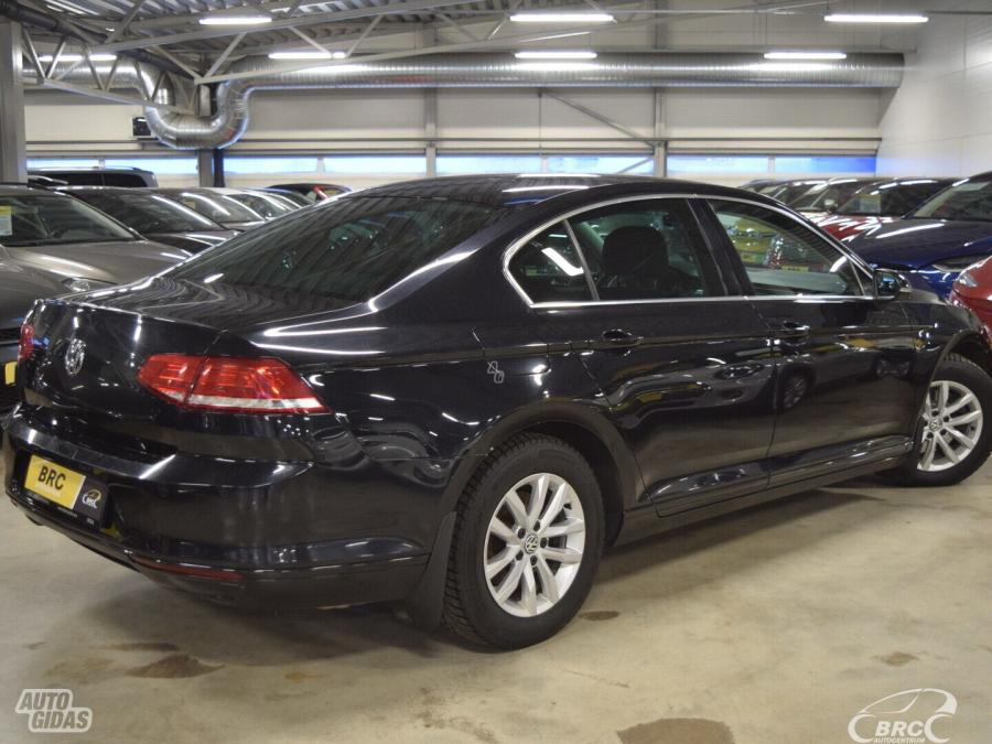 Black Volkswagen Passat 2019 in Riga, with an engine capacity of 1.50 L and mileage of 142 thousand km for 11500 €, photo 20 on AUTOMOTO.COM.LV